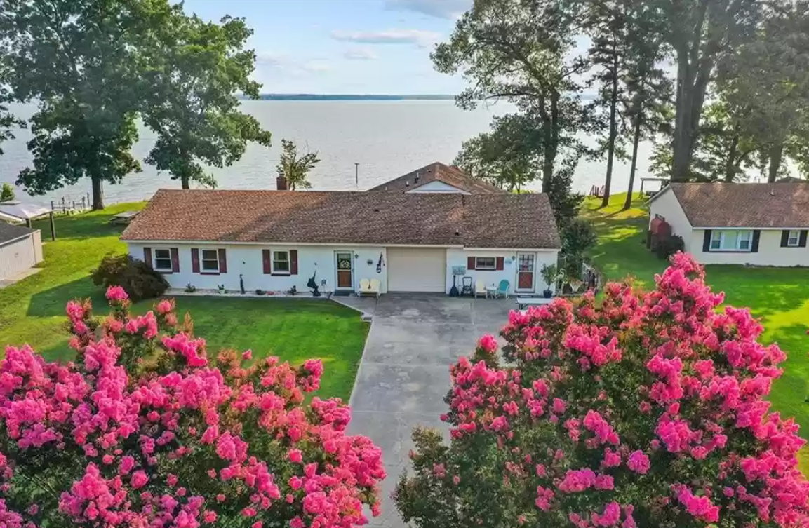 41-Room Castle Priced at $100K Is the Week's Most Popular Home