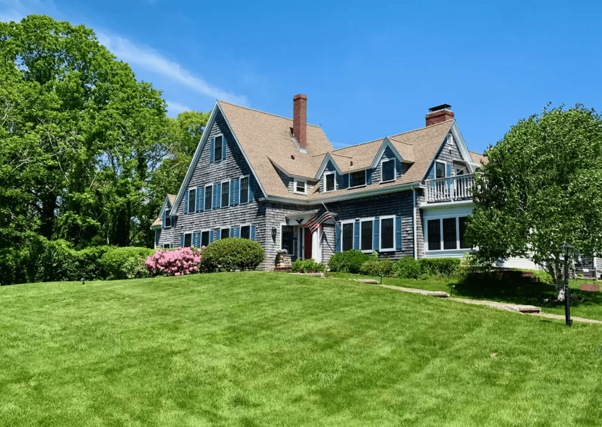 Built in 1689, a Former Stagecoach Stop and Inn Is Week's Oldest Home
