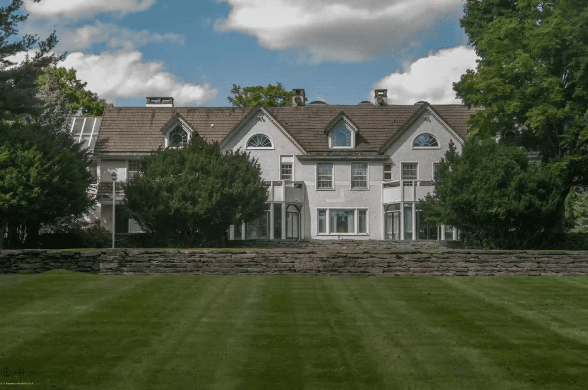 Duplex Devoted to Kansas City Chiefs Is the Week's Most Popular Home