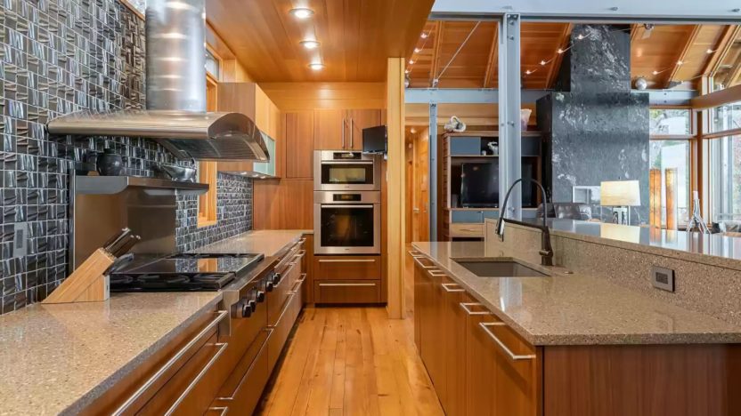 High-End Treehouse: NC Mountain Retreat Sits Above the Clouds