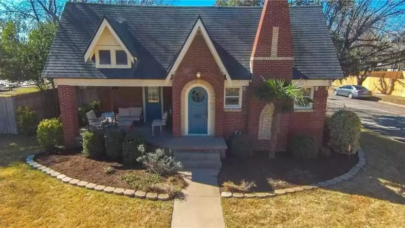 Majestic Mansion on a Private Island Is the Week's Most Popular Home