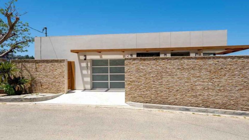 Most Luxurious of All Neutra Platform Houses Is Listed for $2M